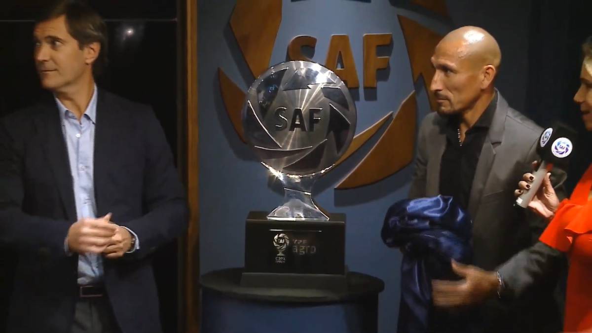 Se presentó el trofeo de la Copa de la Superliga - AS Argentina