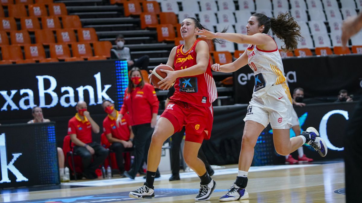 El equipo rojo arrolla al blanco en un buen debut de Carrera - AS.com