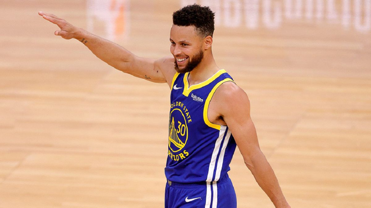 Curry (53) se pega un festín en la noche en la que supera a Wilt - AS.com