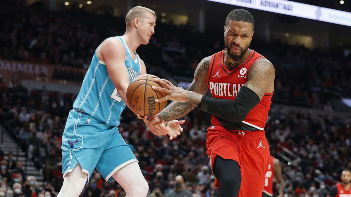 Damian Lillard returns to form: scoring display in Portland