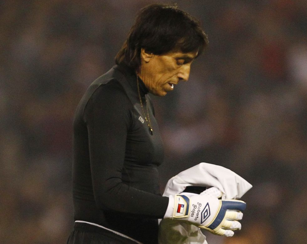 Un problema pulmonar obligó a la operación de Roberto Rojas - AS Chile