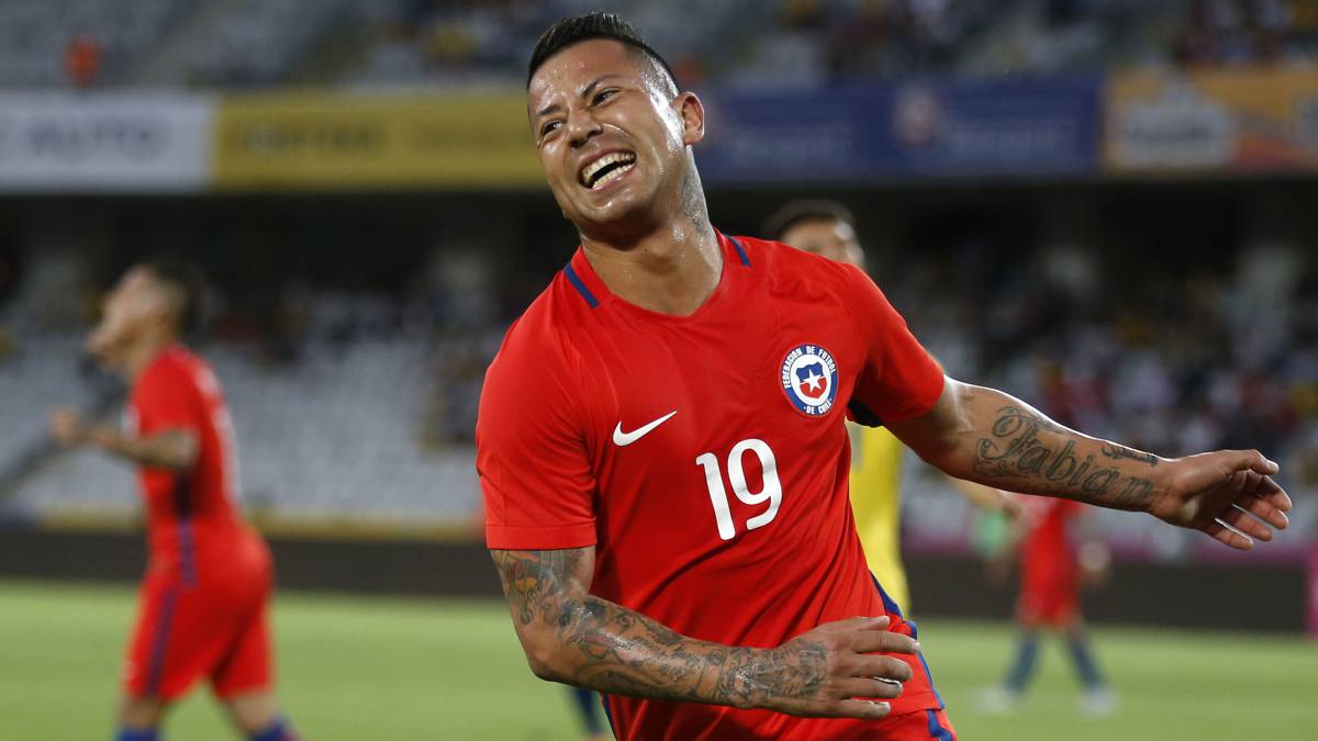 Valencia se convierte en el jugador 271 que anota en la Roja - AS Chile