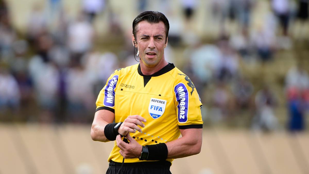 Árbitro brasileño dirigirá el partido entre Chile y Uruguay - AS Chile