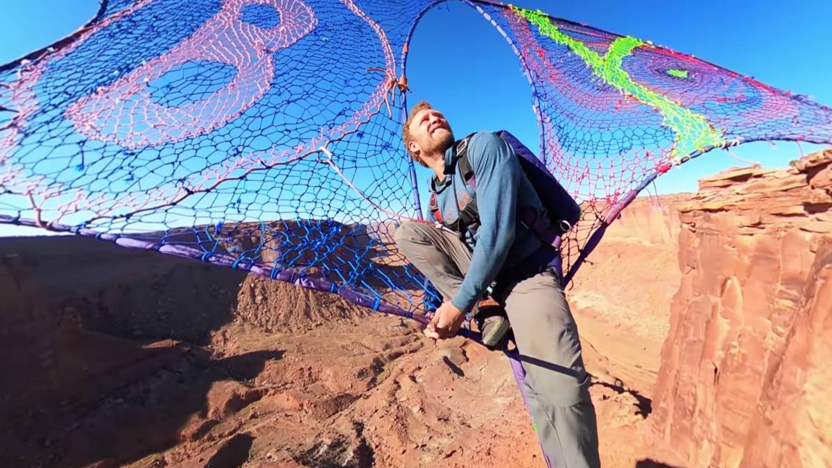 Gana 22.000 dólares por atravesar volando con éxito una red colgante en ...