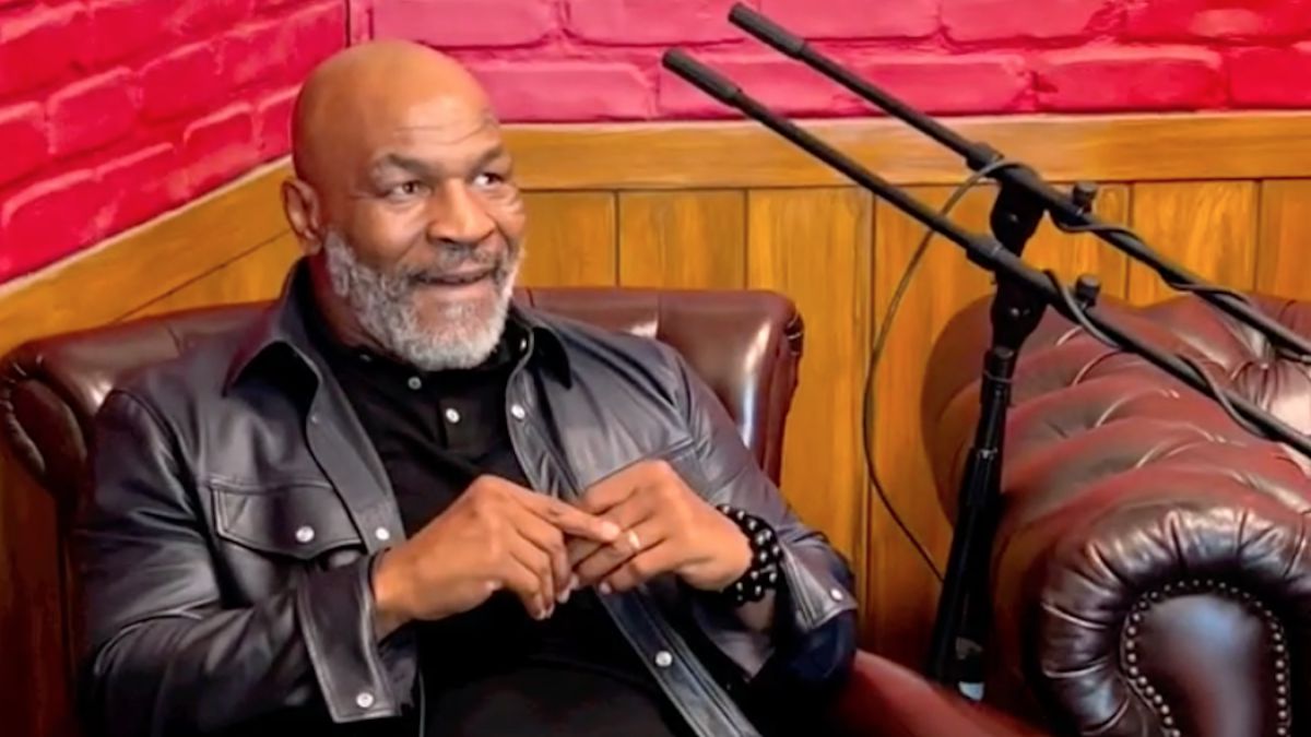 Tony Hawk reta a Mike Tyson a subirse a una tabla de skate: el final es ...