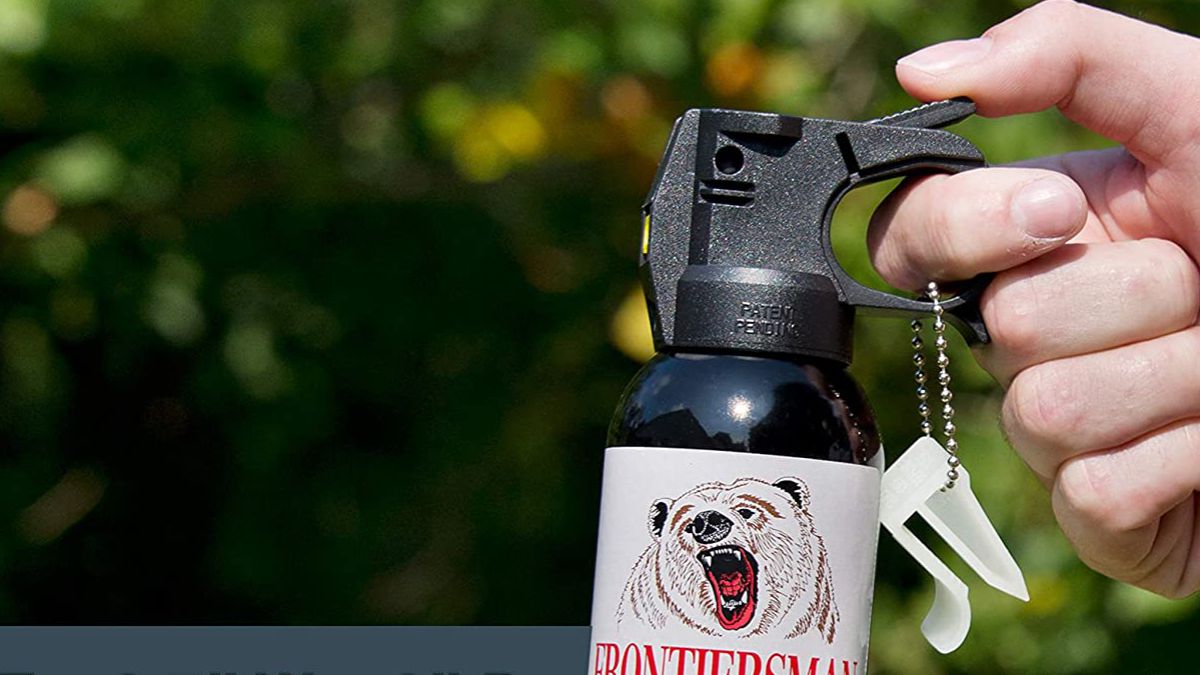 Un fotógrafo de naturaleza se graba usando el spray antiosos - AS.com
