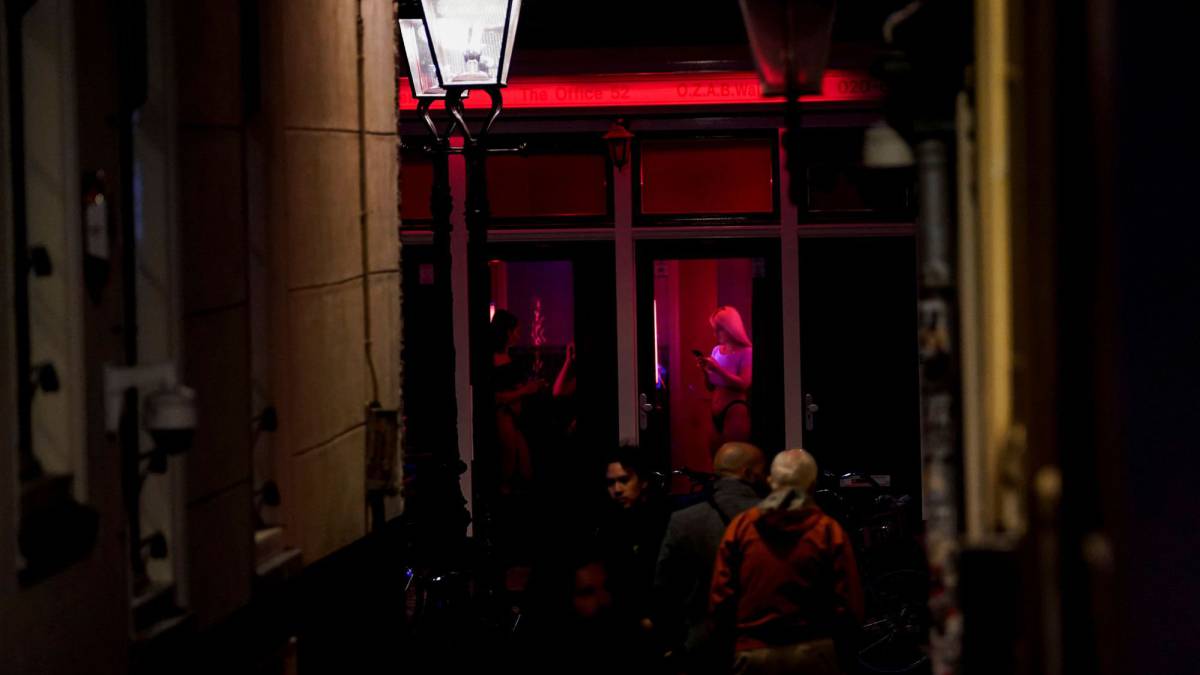 Holanda abre sus burdeles con nuevas normas: "Nada de besos" - AS.com