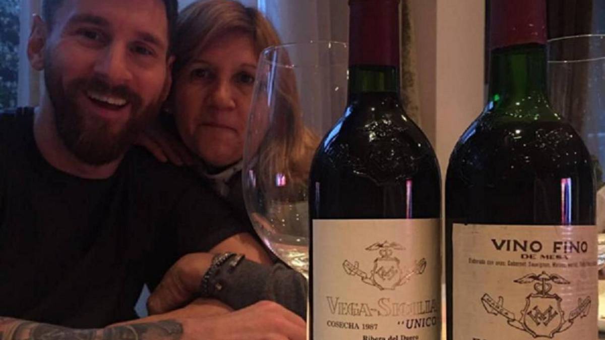 Barcelona | Messi opens the fine wine for his mum's birthday - AS.com