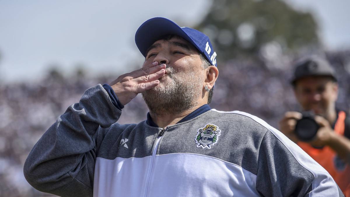 Maradona returns to the bench as his Gimnasia side fall to Racing - AS.com