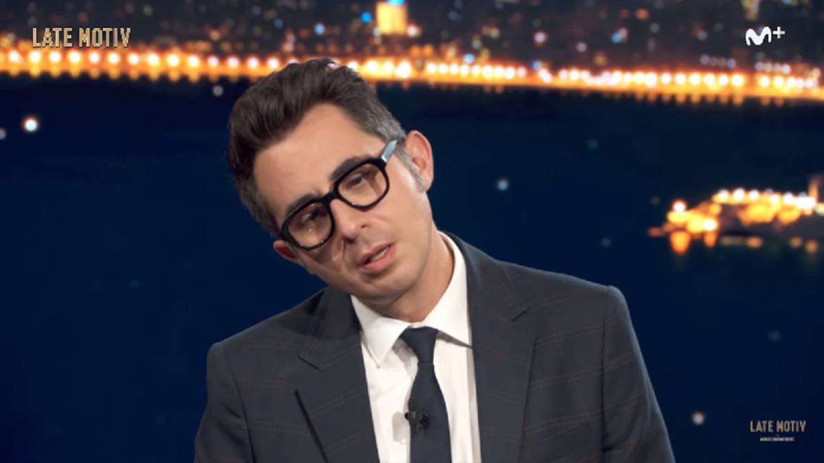 Esta es la cara de Berto al explicar por qué besamos con los ojos ...