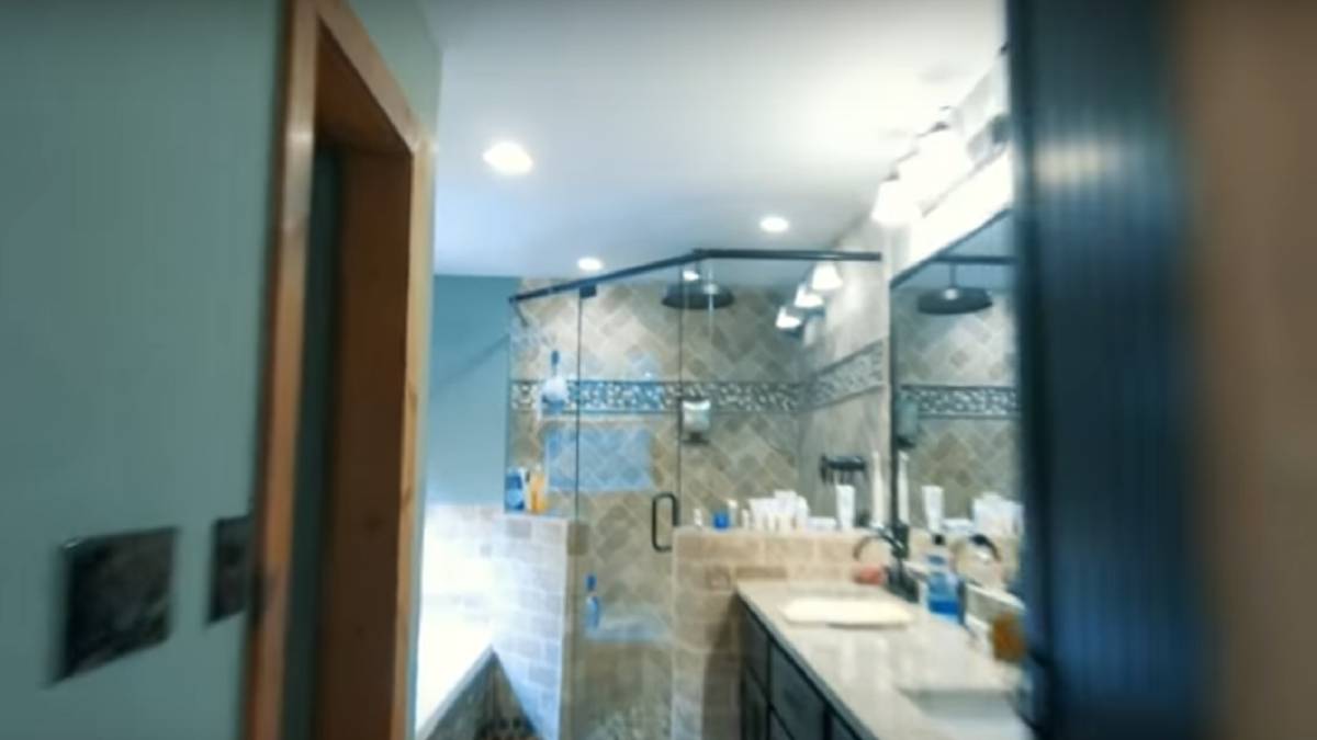 Déjate llevar en este impresionante paseo en dron dentro de una casa ...