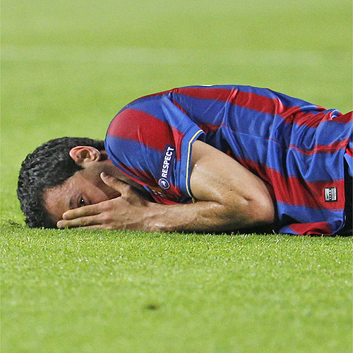 Motta fue expulsado por golpear en la cara a Busquets; el Barça pidió ...