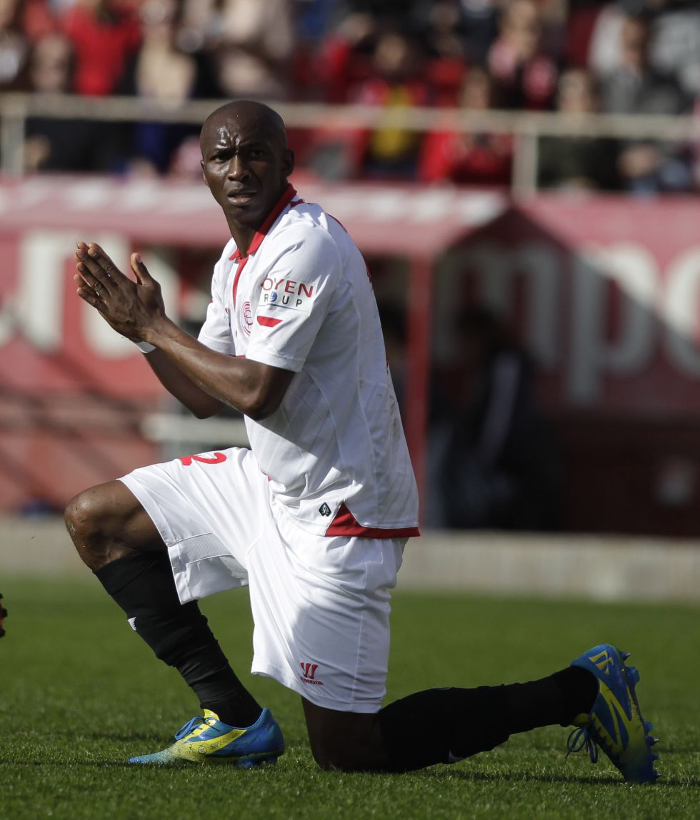 Stephane Mbia vuelve al Sevilla y firma por una temporada - AS.com