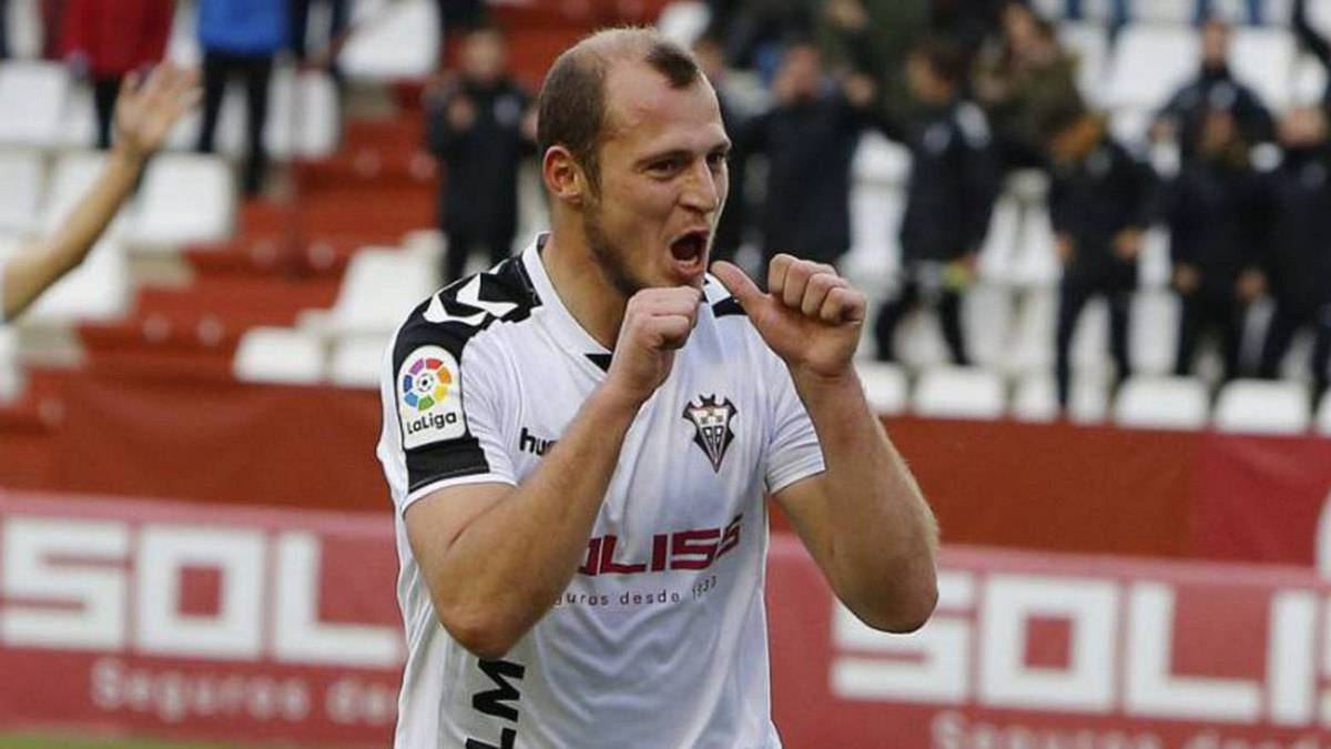 Riesco: "Es triste que Zozulia no pueda jugar en Vallecas por temas ...