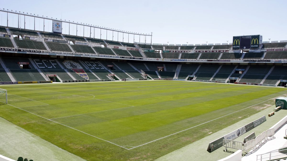 El Elche volverá a pisar el césped del estadio tres semanas después ...