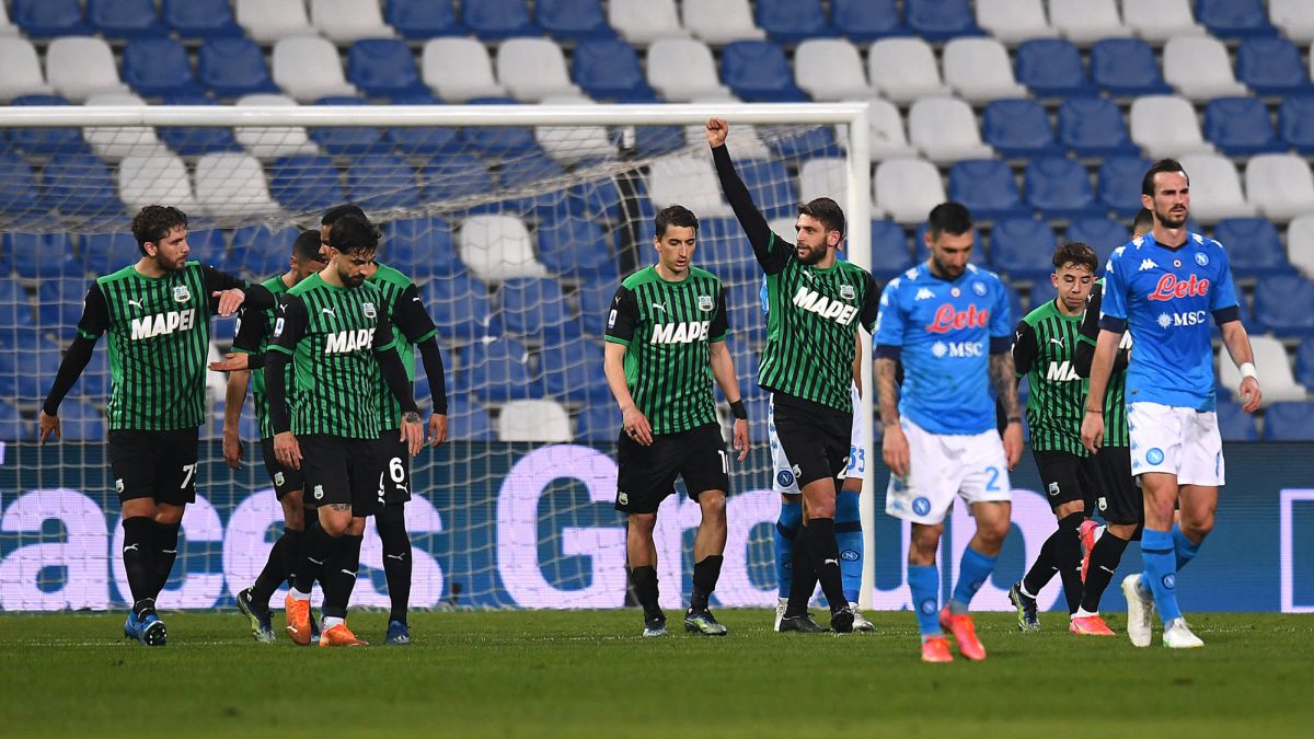 El Nápoles vuelve a tirar puntos - AS.com