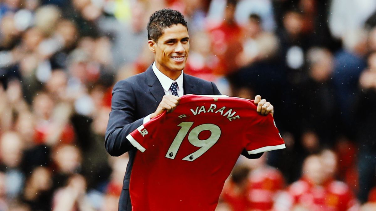 La presentación de Varane con el Manchester United en imágenes - AS.com