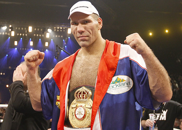Valuev revalida el título ante Holyfield - AS.com