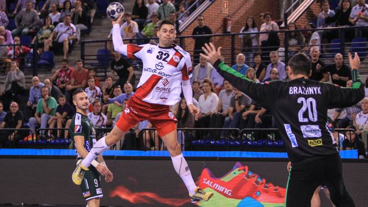 BALONMANO El extremo Ángel Fernández, en el siete ideal de jornada - AS.com