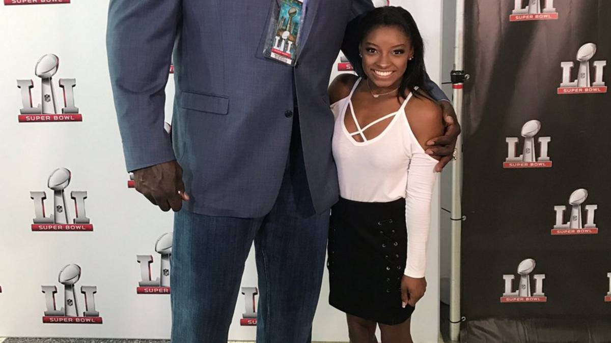 Gimnasia: ¿Qué estrella NBA posó junto a Simone Biles en la Super Bowl ...
