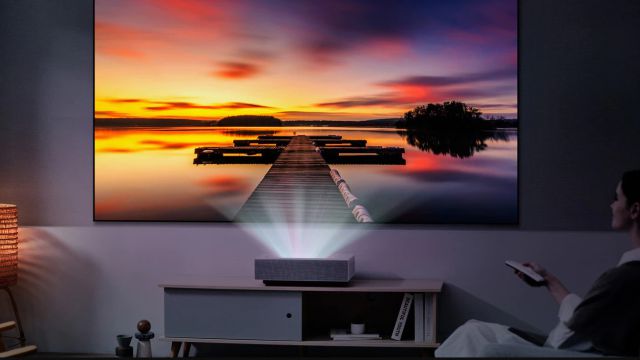 Proyector LG de 120 pulgadas y 4K, ¿una buena manera de jugar ...