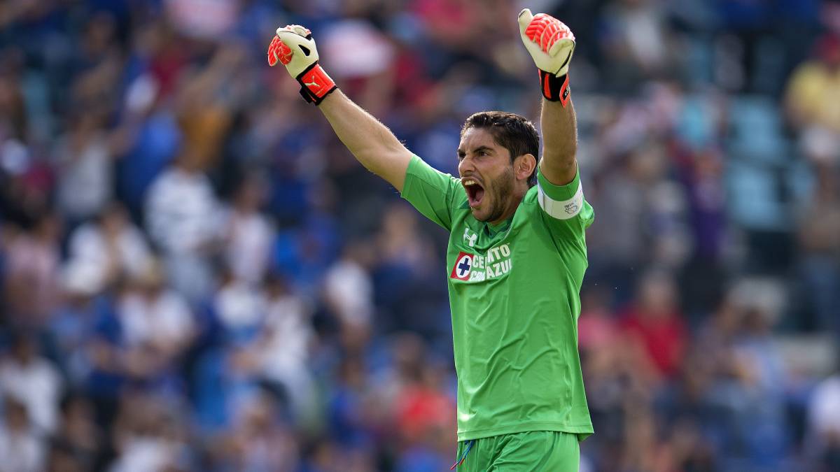 Jesús Corona renueva por dos años más con Cruz Azul - AS México