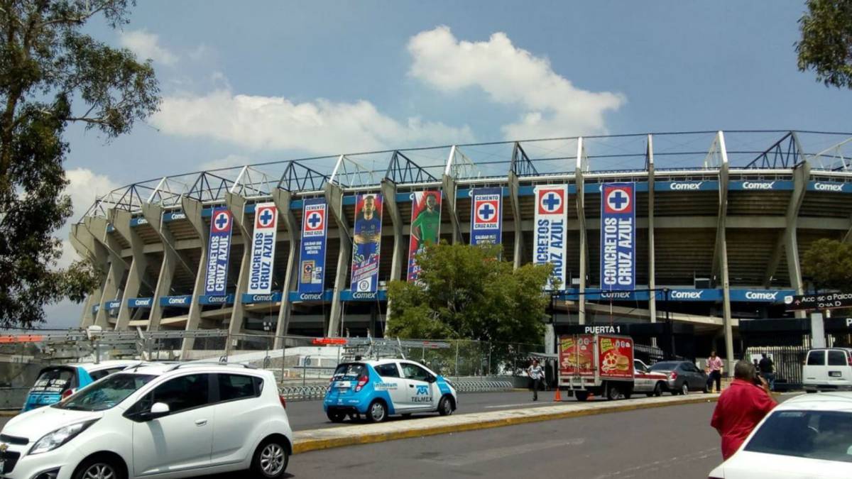 El Estadio Azteca ya luce los colores del Cruz Azul - AS México