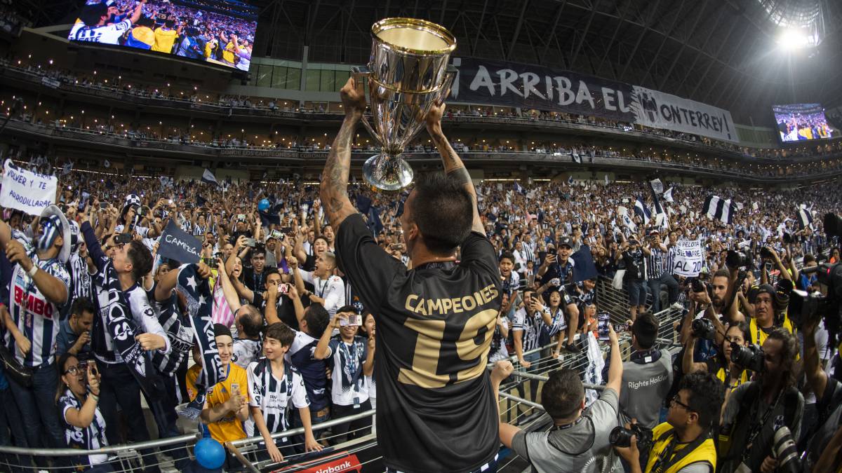 Afición se desbordó en las calles para celebrar título de Rayados - AS ...