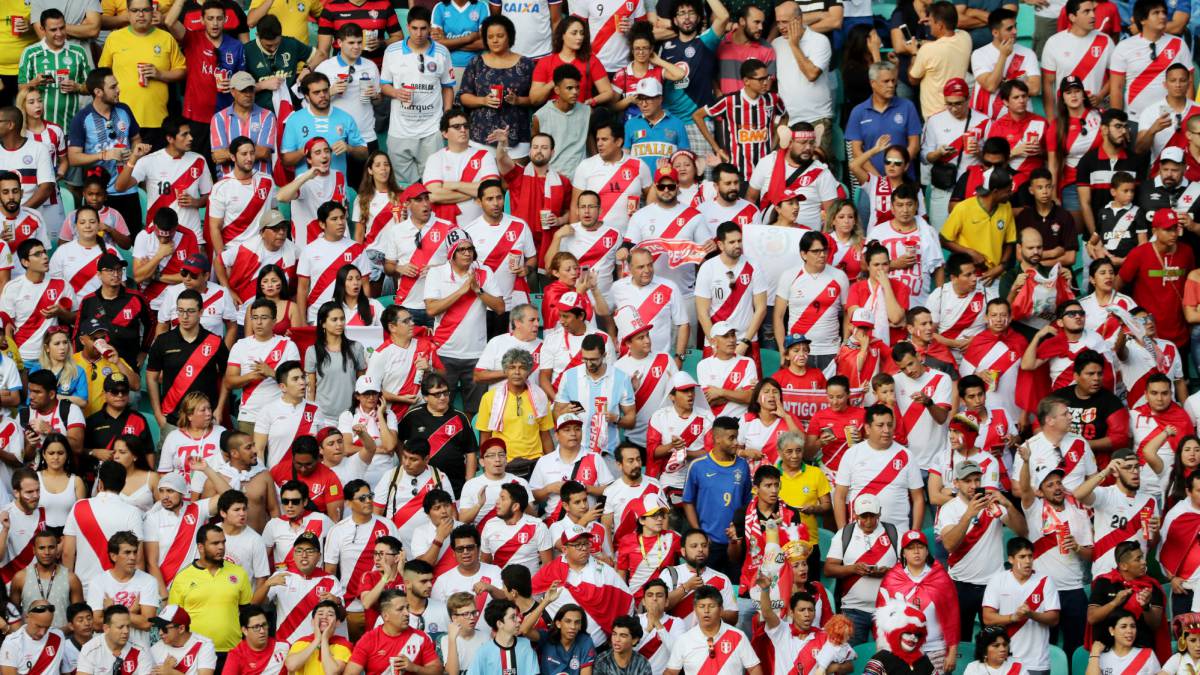 "Cómo no te voy a querer..." la celebración de la hinchada peruana tras ...