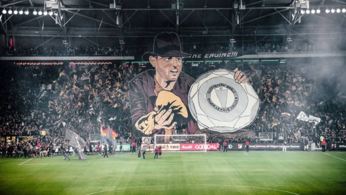 La afición de LAFC dedica tifo a Carlos Vela ante LA Galaxy - AS USA