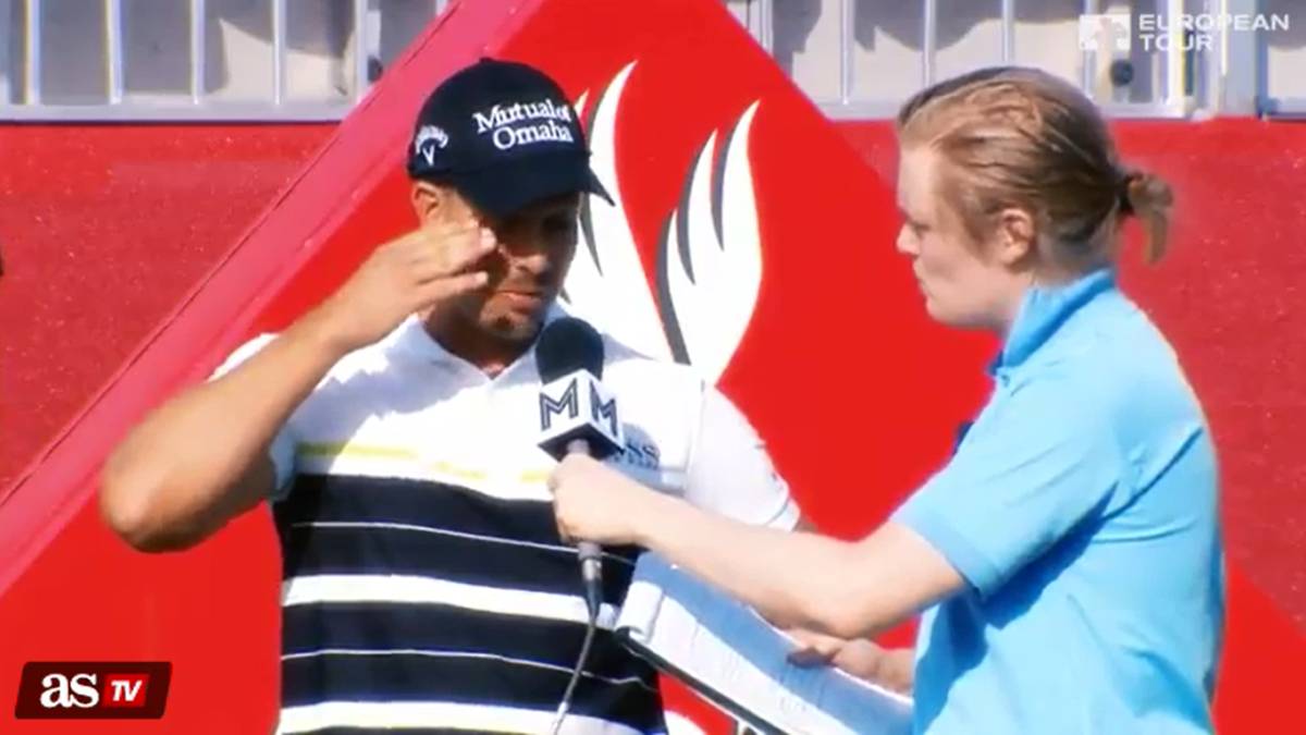 Awkward reporter pranks stars - AS.com