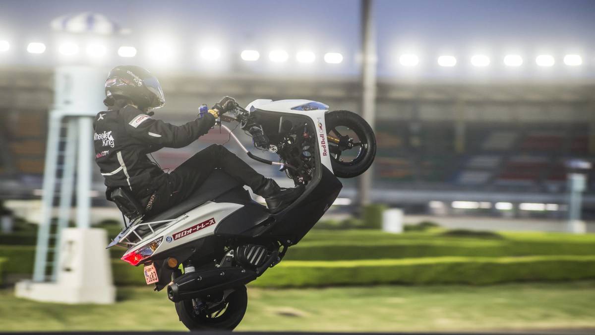 Japanese rider sets new world record for continuous wheelie - AS.com