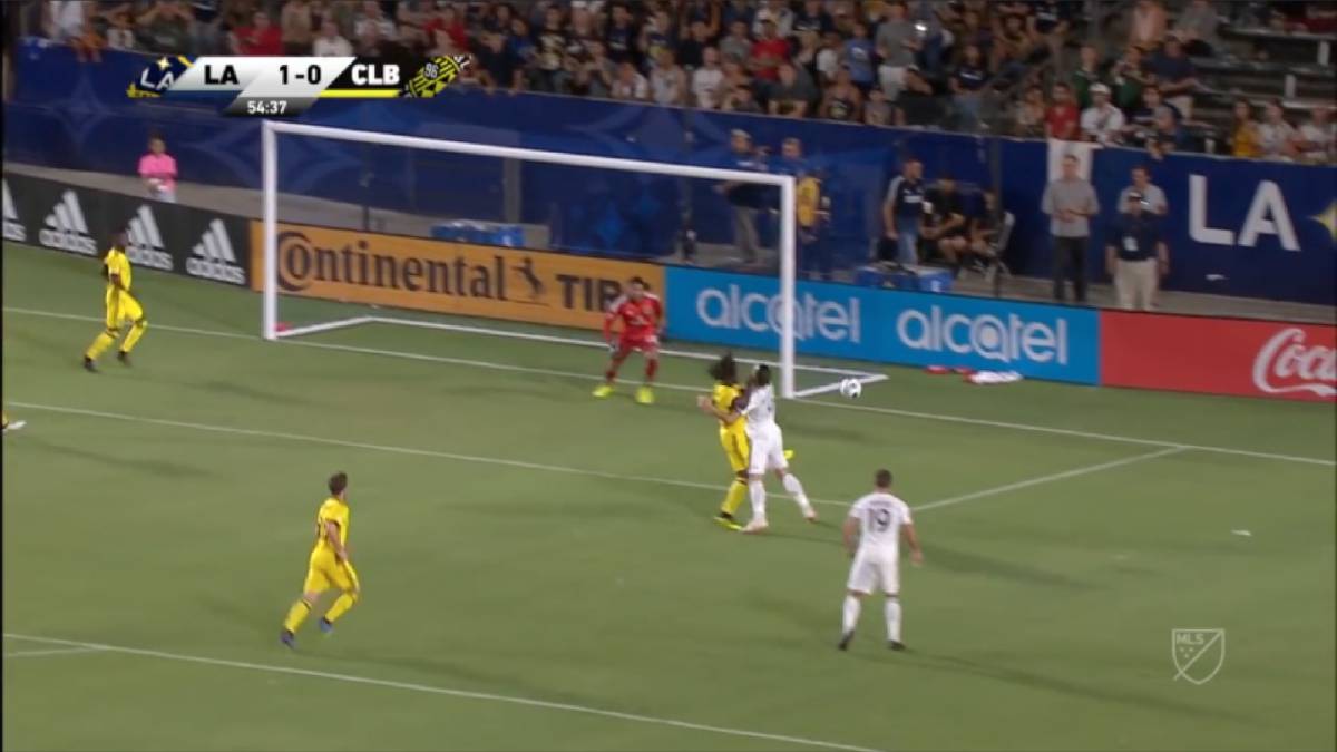 Vídeo | Un 'tortazo' en toda la cara: Ibrahimovic sufrió el penalti más ...